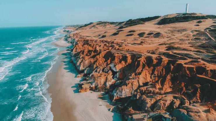 Praia de Morro Branco: conheça uma das mais belas praias do Ceará